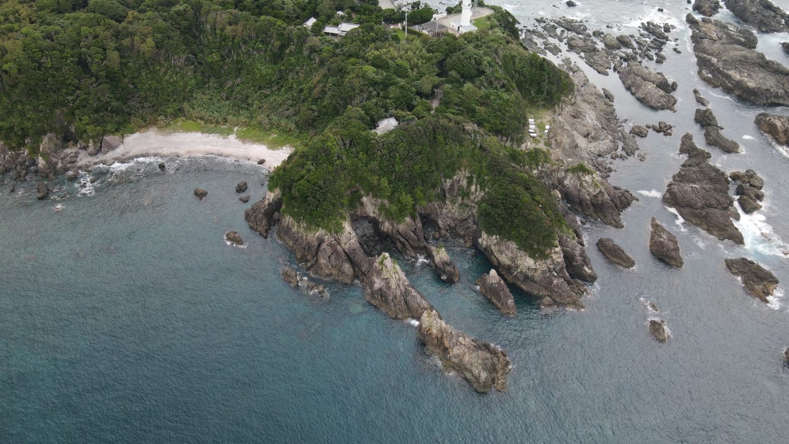 【和歌山県串本町】『潮岬灯台｜しおのみさき』の海釣りガイド（釣れる魚・駐車場・トイレ）｜和歌山釣りwalker